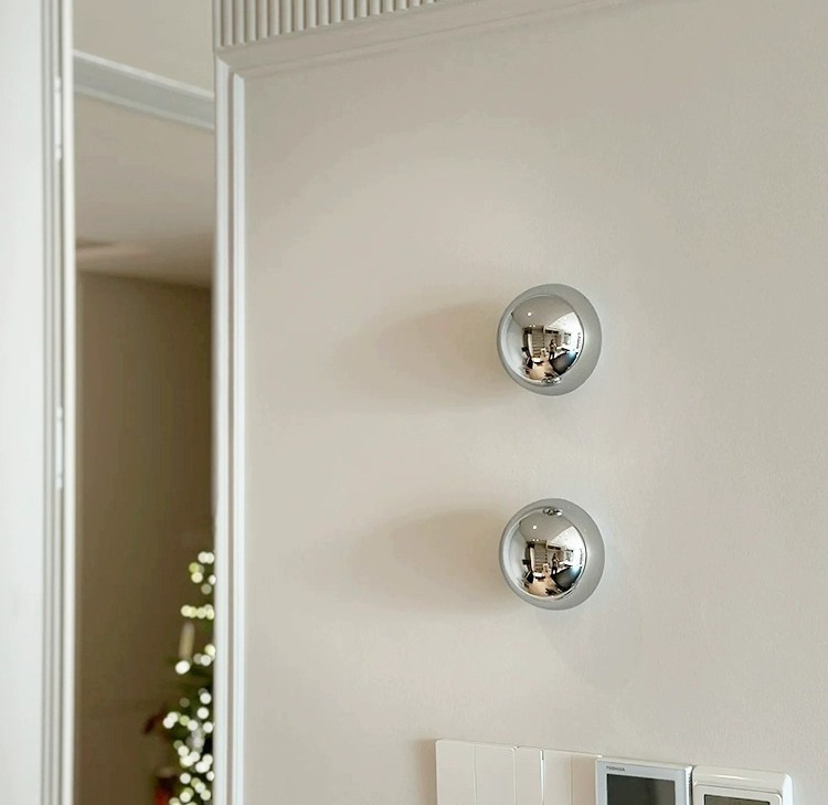 Pinatho Button Round Wall Light | Screed