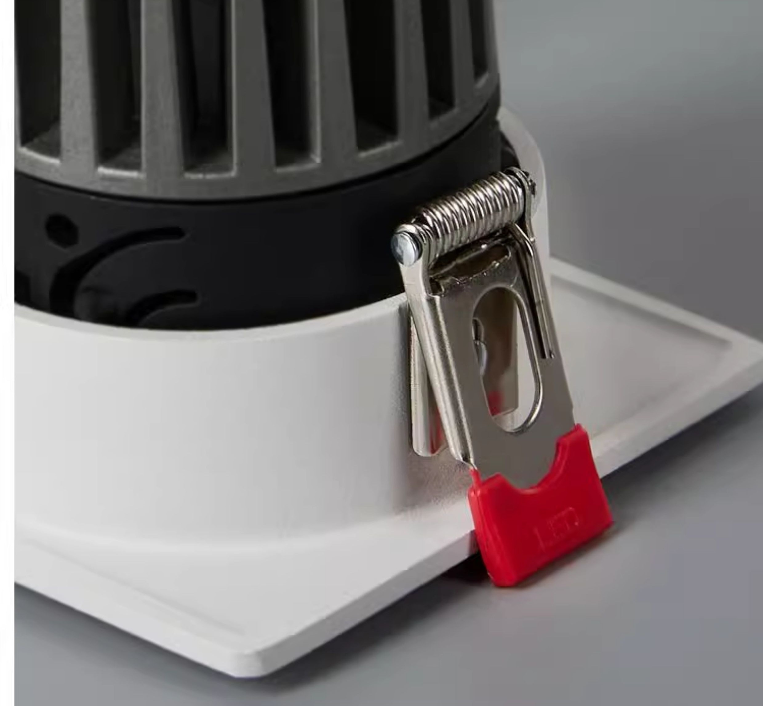 Nuka Single Recessed Anti-Glare Square Spotlight | Screed